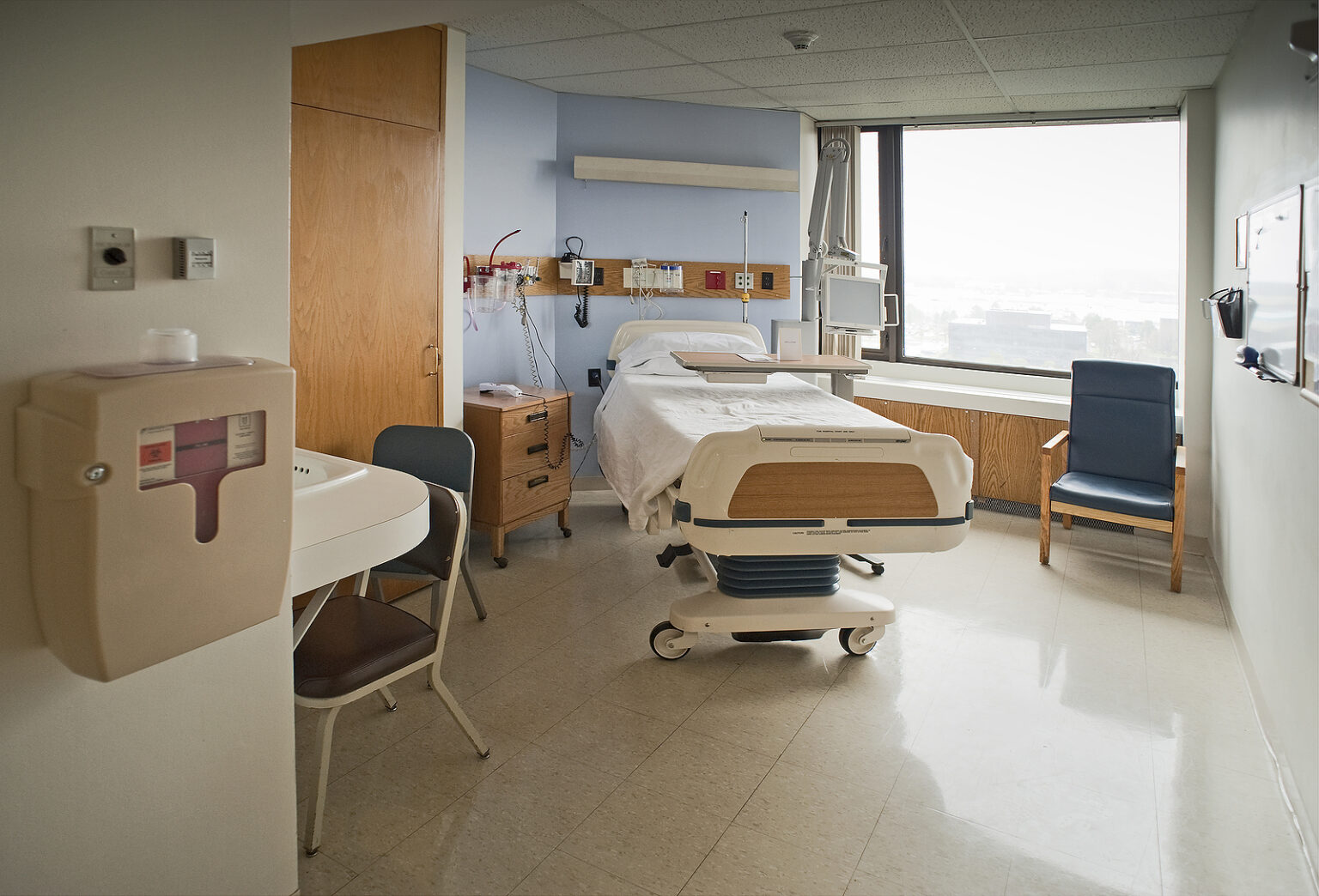 Suing a Hospital vs. Suing the Doctor for Medical Malpractice
